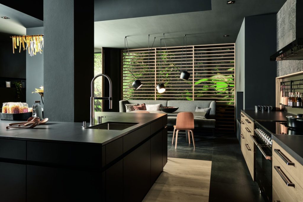 Black and Wood - Challande